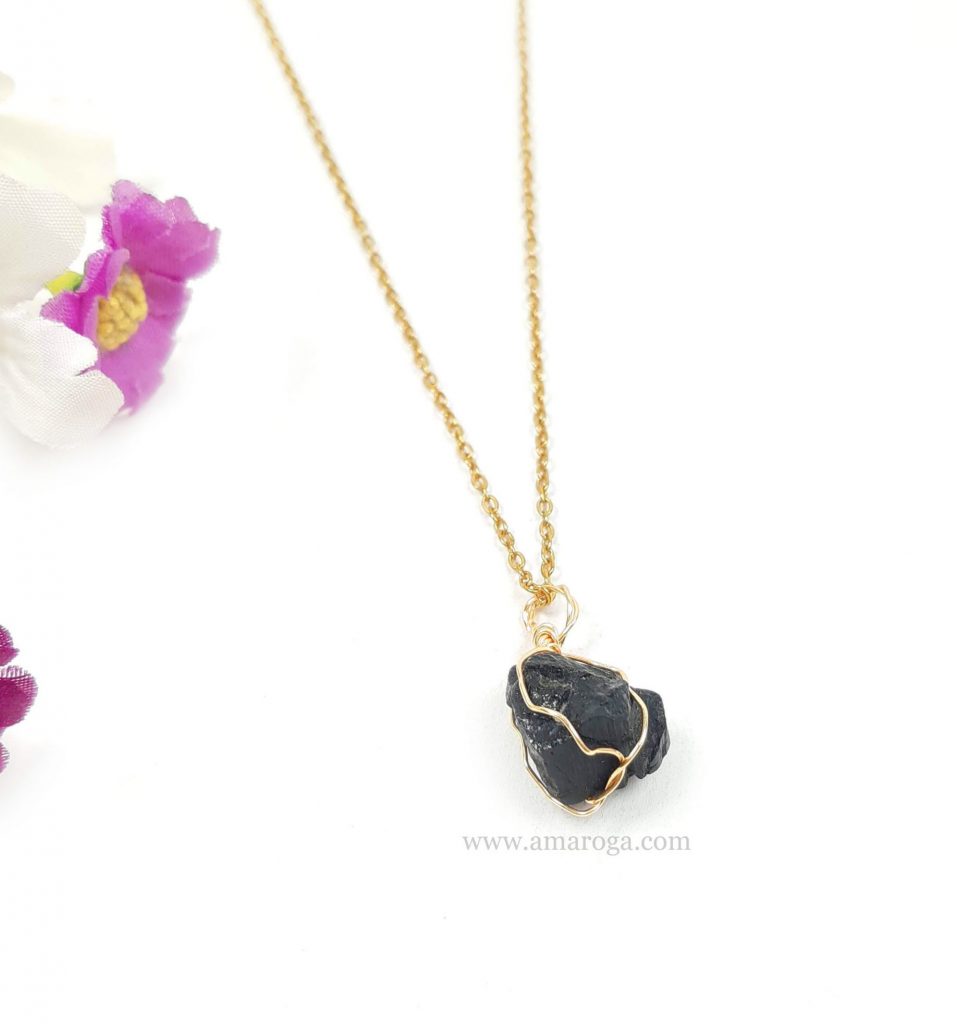 Collar turmalina negra en bruto encanastada • Amaroga